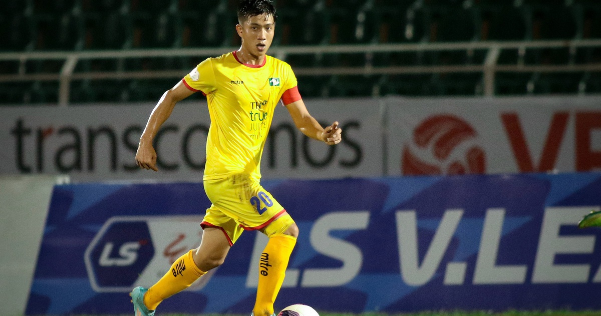 Tiền vệ Phan Văn Đức: 'Là đội trưởng mà đá thua thấy nặng lắm!' - Tuổi ...