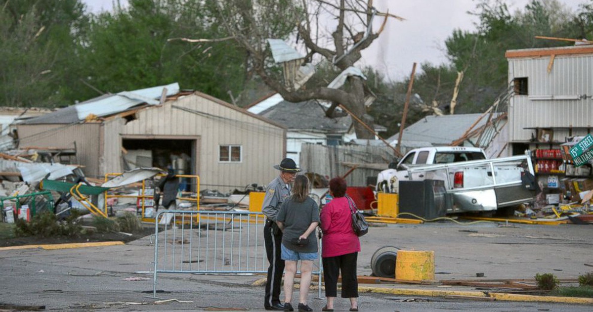 Ít nhất 20 cơn lốc xoáy đổ bộ miền nam nước Mỹ trong một ngày - Tuổi ...