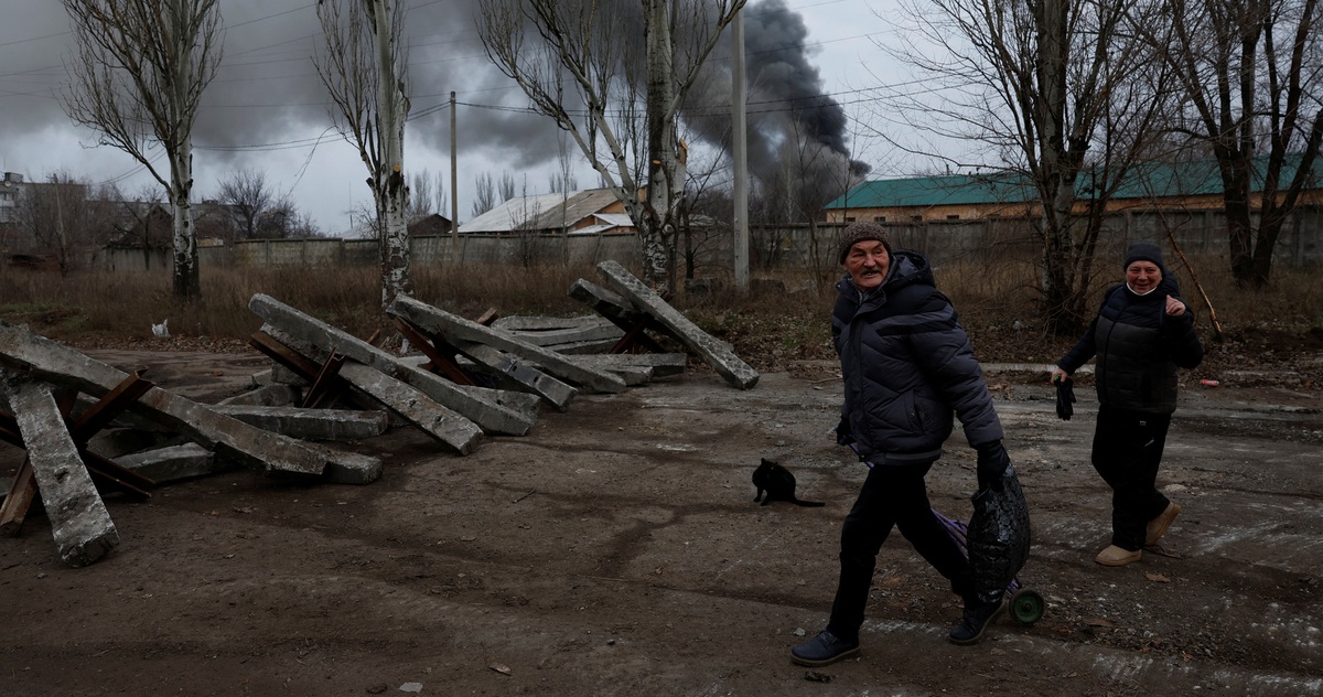 Vì sao Nga vừa giội mưa tên lửa xuống Ukraine vừa muốn đàm phán? - Tuổi Trẻ Online