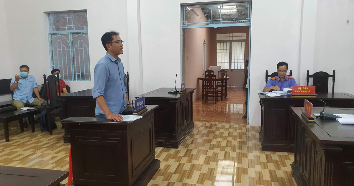 YouTuber Jimmy Huỳnh bị phạt 3 năm 6 tháng tù - Tuổi Trẻ Online