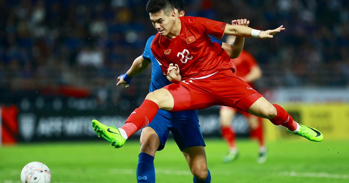 Tiến Linh đi vào lịch sử bóng đá Việt Nam - Tuổi Trẻ Online