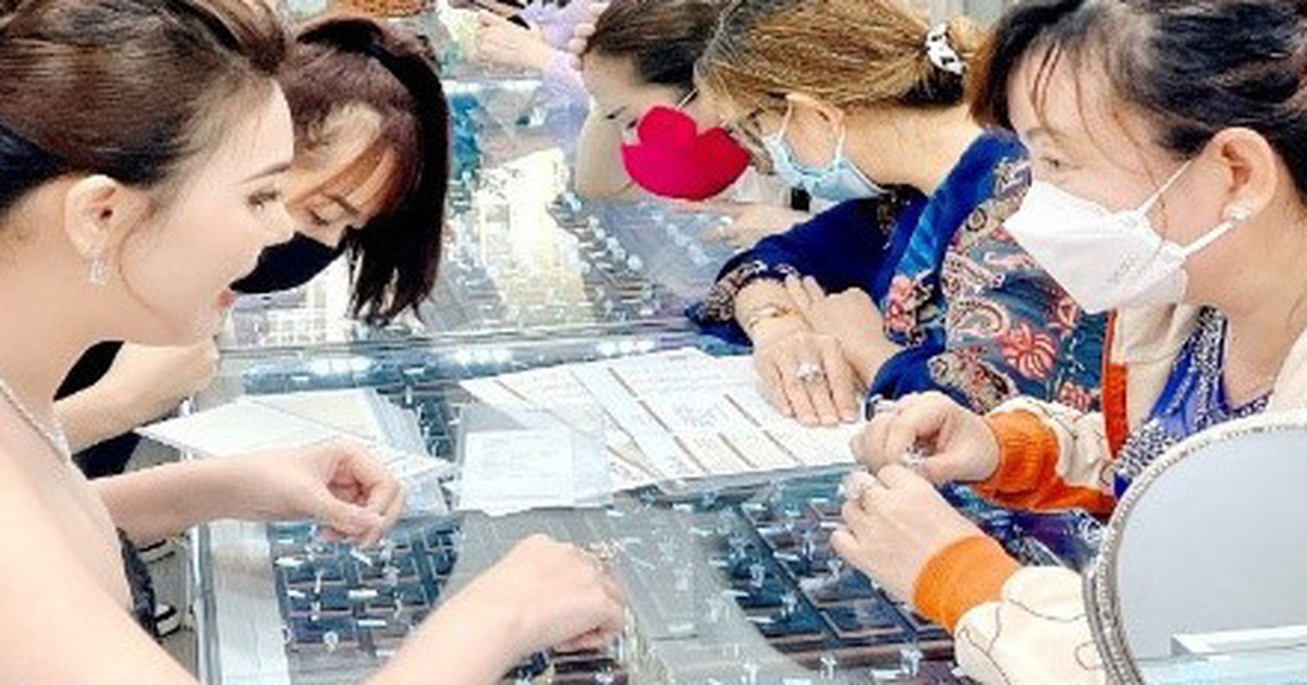 Sĩ Linh Luxury Diamond & Jewelry: xây dựng thương hiệu từ uy tín và ...