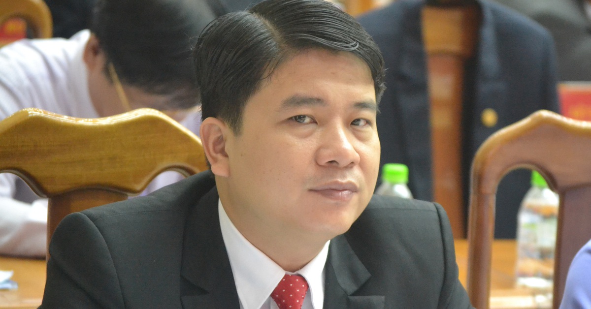 Vì sao ông Trần Văn Tân bị tuyên 6 năm tù chưa bị bãi nhiệm phó chủ tịch tỉnh? - Tuổi Trẻ Online