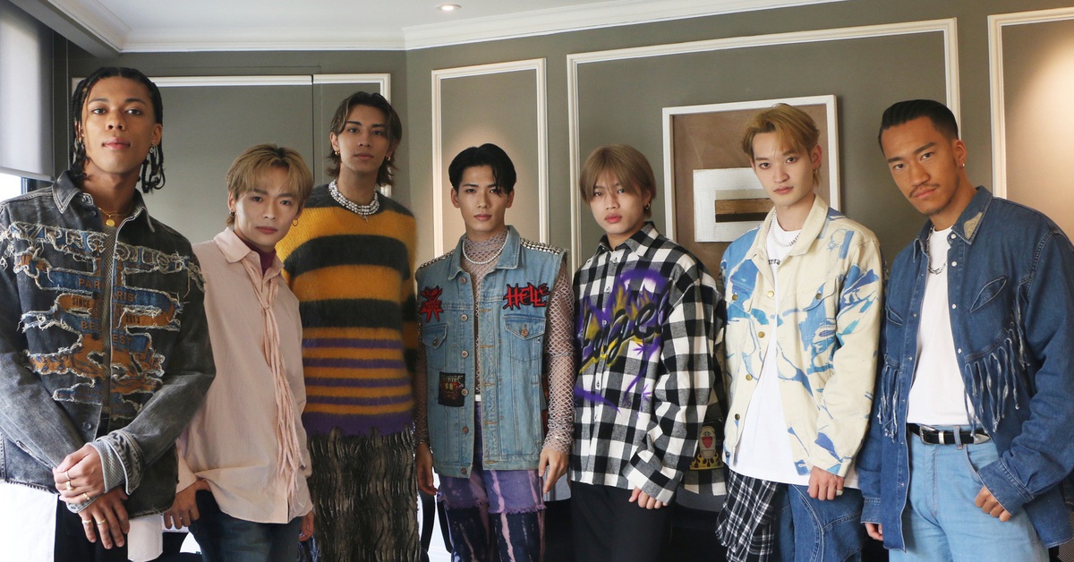 PSYCHIC FEVER diễn ở HOZO, khoe biết phở, chợ Bến Thành, See tình, Wren ...