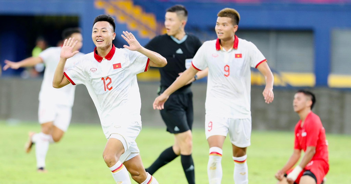 Thắng U22 Singapore 3-1, U22 Việt Nam tạm vươn lên ngôi đầu bảng - Tuổi Trẻ Online