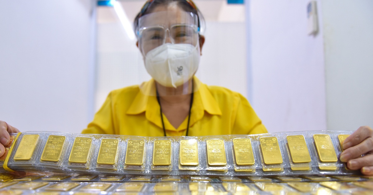 Vàng thế giới tăng mạnh, vàng Việt Nam không đu theo - Tuổi Trẻ Online