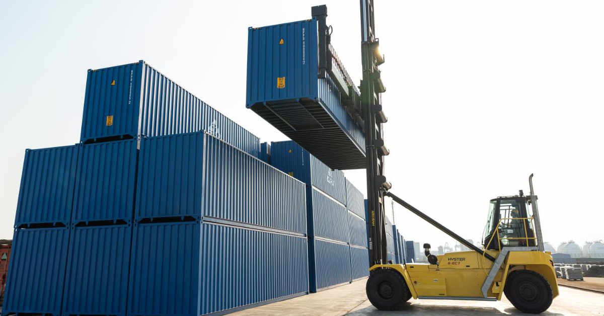 Sau hai năm đầu tư, Hòa Phát tung ra lô container rỗng đầu tiên - Tuổi ...