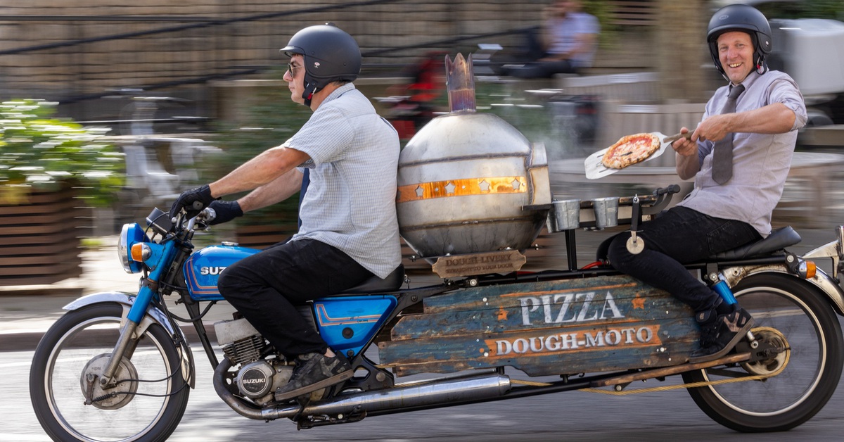 Xe máy trang bị lò nướng pizza: Thú vị, nhưng cũng có vấn đề - Tuổi Trẻ ...