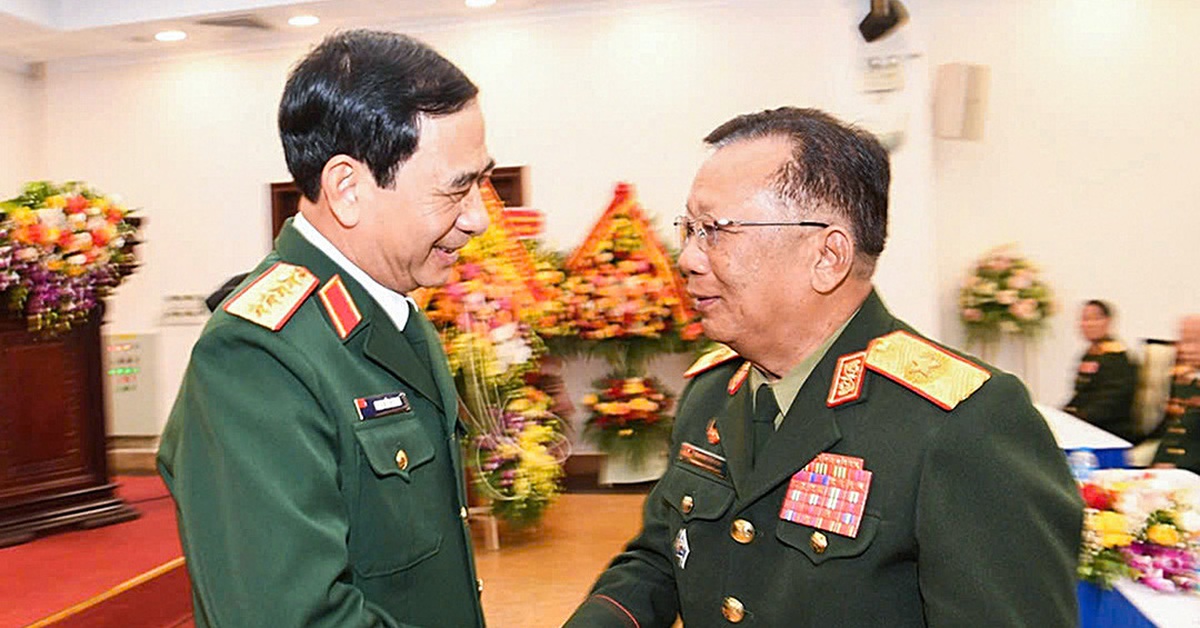 Trên khắp mảnh đất Lào đã trộn lẫn xương máu chiến sĩ cách mạng hai ...