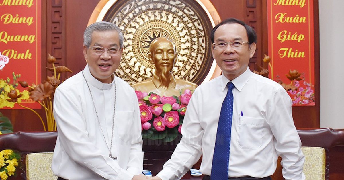 Tổng giám mục Nguyễn Năng đến chúc Tết Thành ủy TP.HCM và Bí thư Nguyễn Văn Nên - Tuổi Trẻ Online