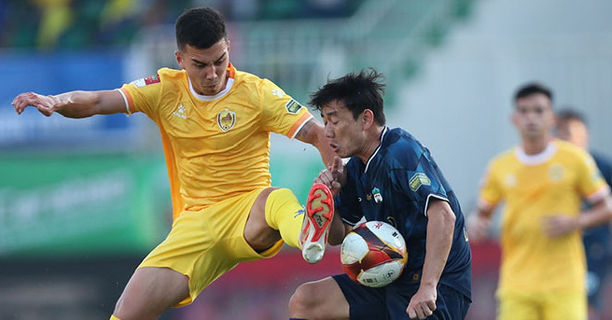 Cầu thủ Việt kiều Canada Pierre Lamothe chia tay V-League - Tuổi Trẻ Online