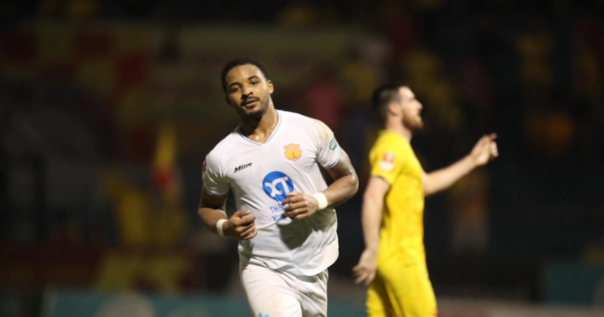 Rafaelson ghi 5 bàn, lập kỷ lục V-League và giúp Nam Định tìm lại mạch ...