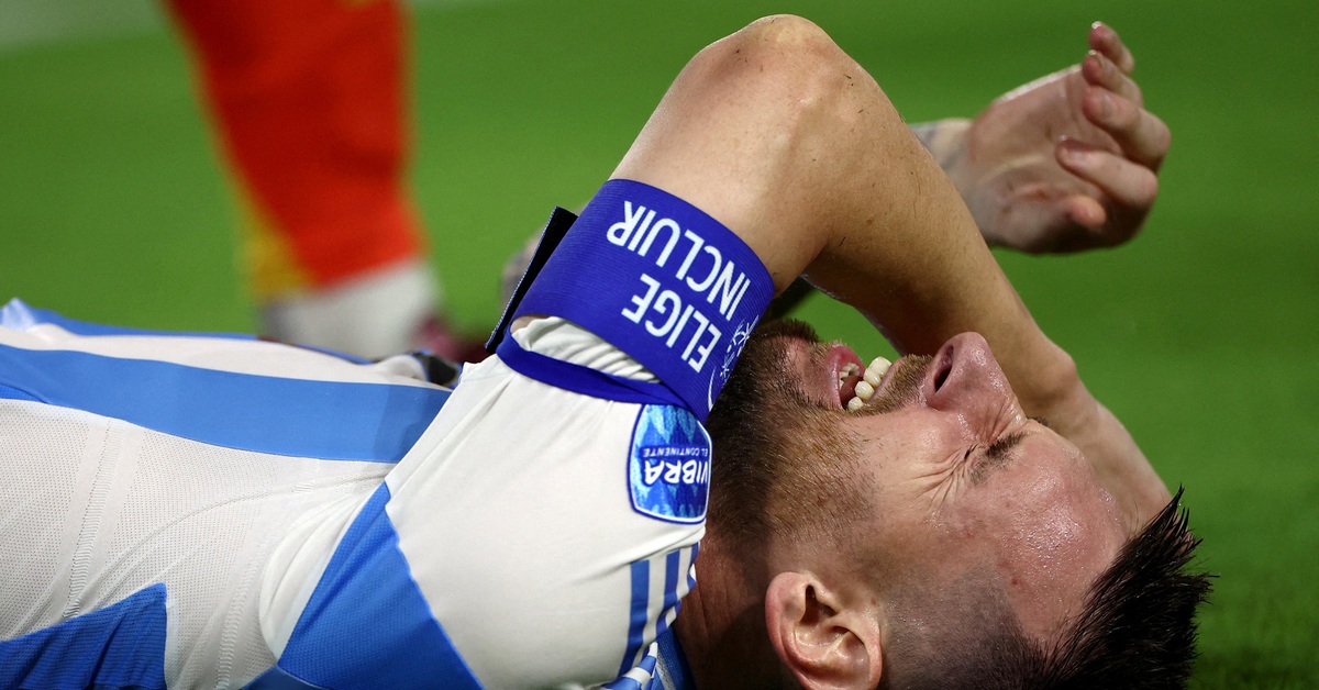 Hình ảnh chân sưng phù của Messi ở chung kết Copa America 2024 gây 'bão ...