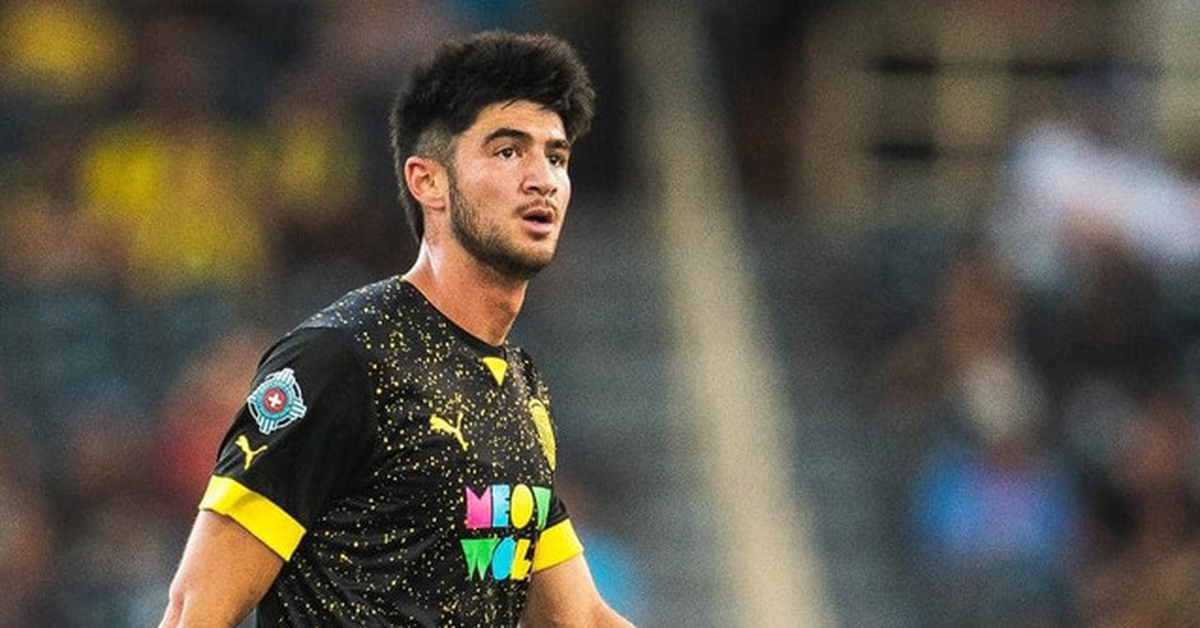 CLB Hà Nội chiêu mộ cầu thủ Việt kiều trưởng thành từ bóng đá học đường ...