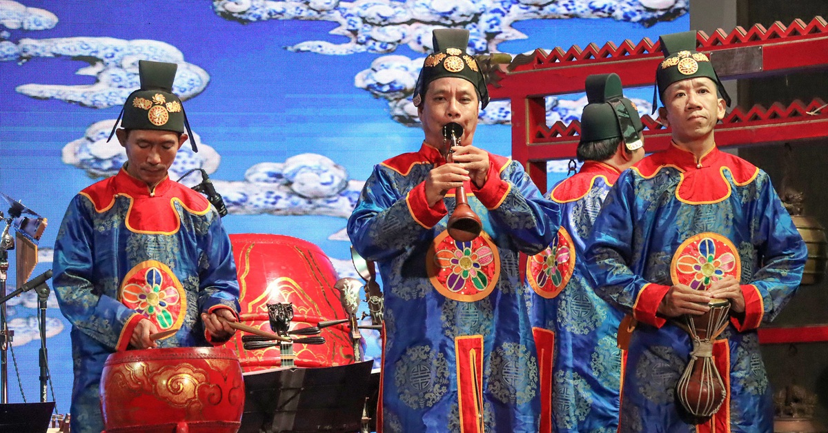 Nhã nhạc cung đình Huế kết hợp giao hưởng hiện đại trong Huế Symphony ...