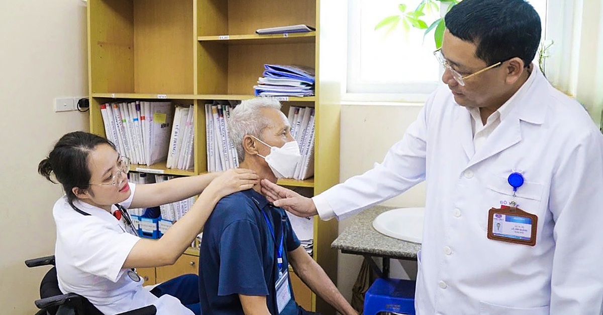 Nữ bác sĩ bị tấm kính rơi trúng đã trở lại làm việc tại Bệnh viện K ...