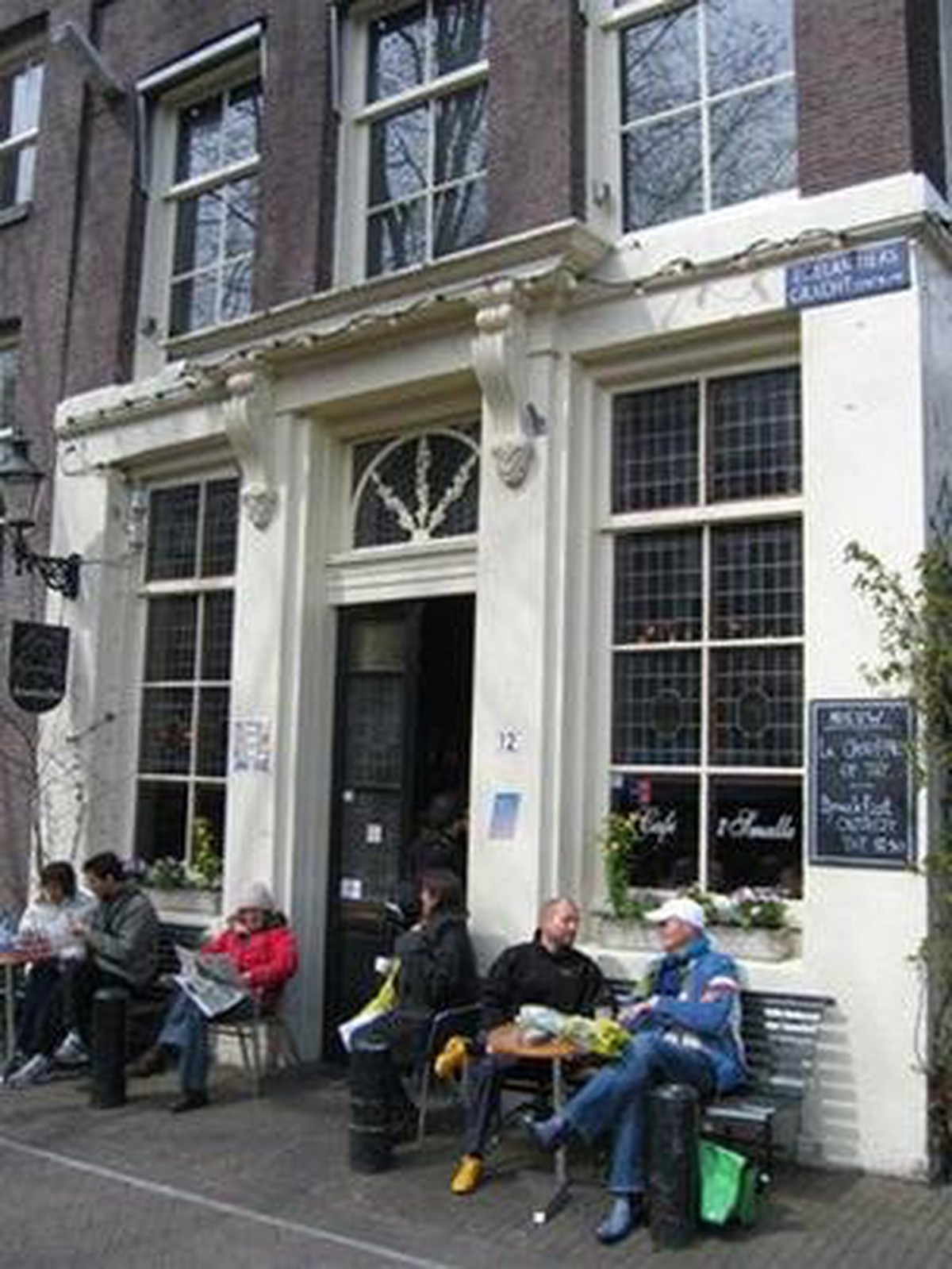 Quán café nâu ở Amsterdam - Tuổi Trẻ Online