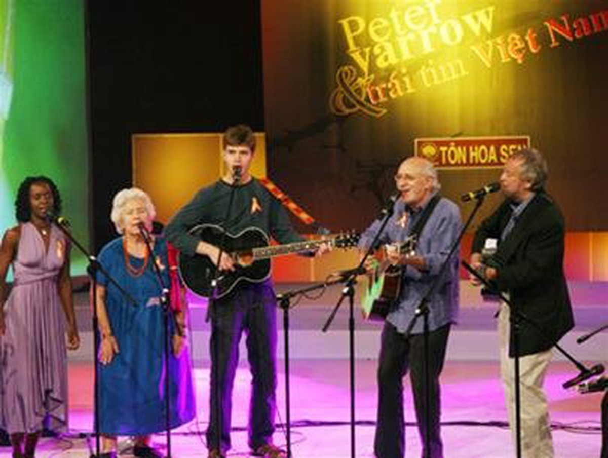 Đêm nhạc "Peter Yarrow và trái tim Việt Nam" - Tuổi Trẻ Online