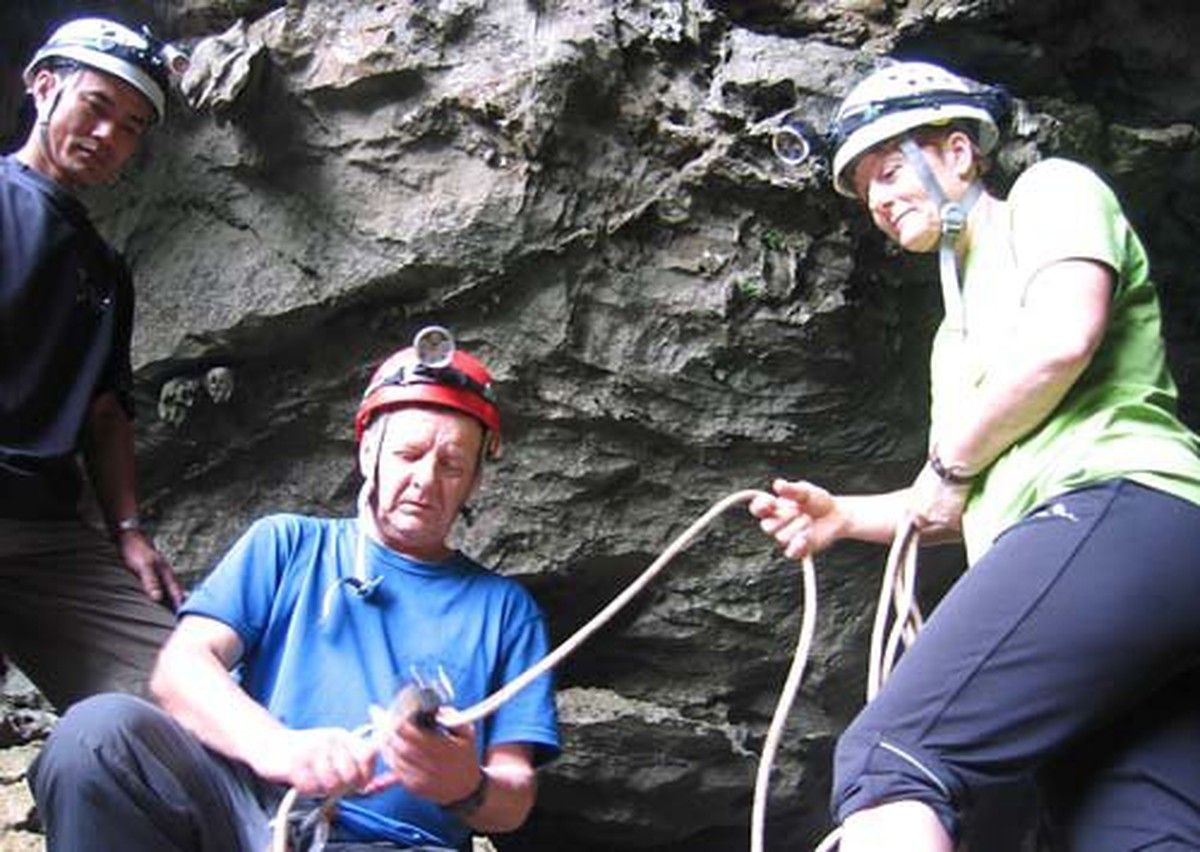 Howard Limbert & 15 lần khám phá Phong Nha - Tuổi Trẻ Online