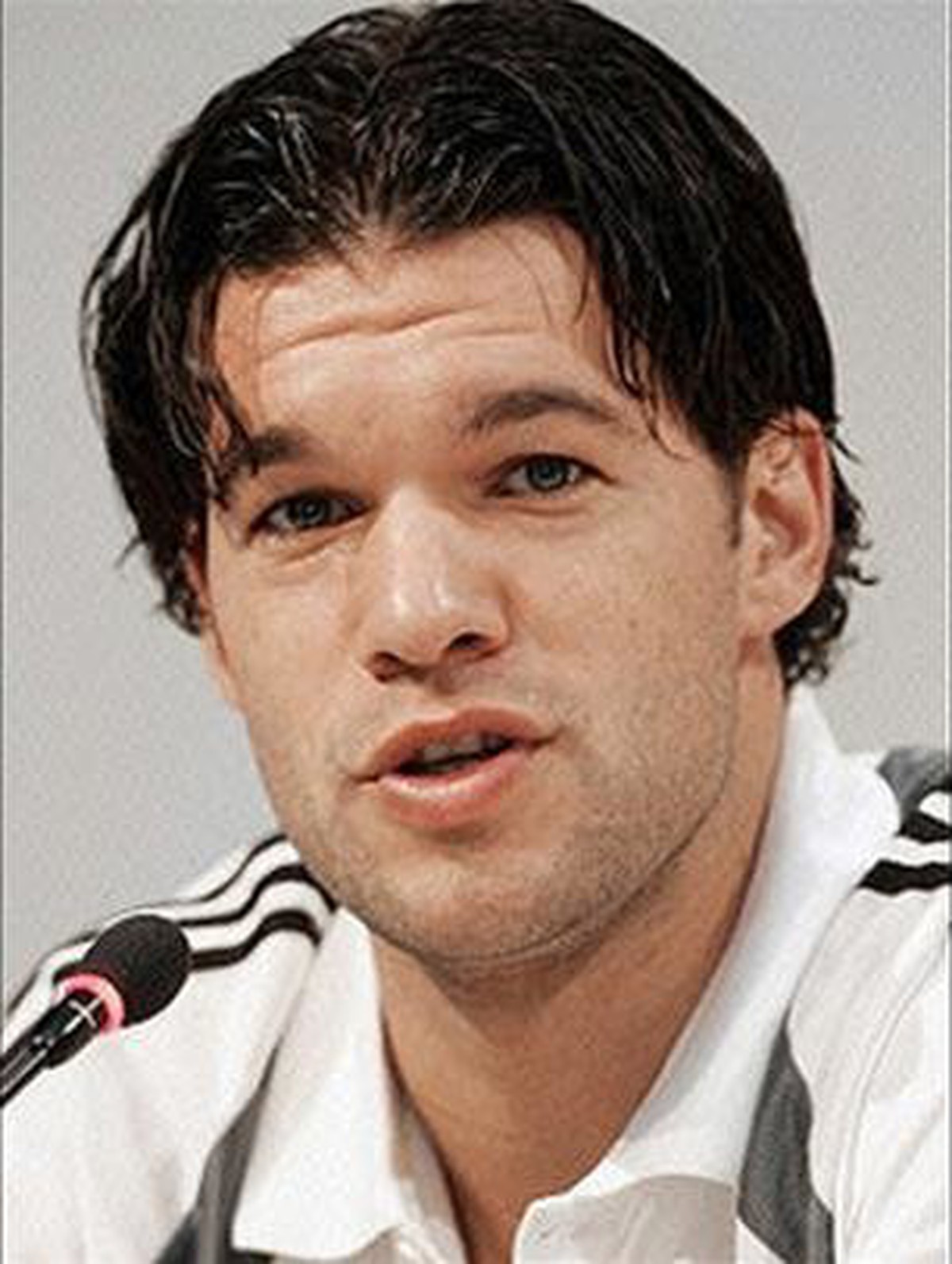 Ballack muốn gia hạn hợp đồng với Bayern - Tuổi Trẻ Online