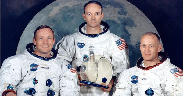 Neil Armstrong vứt phân trên mặt trăng và những chuyện chưa kể - Tuổi ...