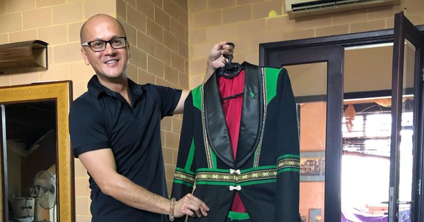 Patrick Phạm mang lãnh Mỹ A và thổ cẩm đến Tuần lễ thời trang Paris ...