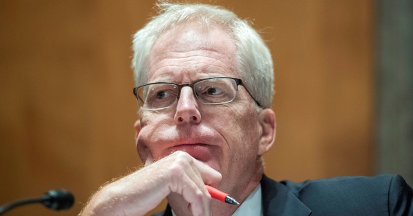 Quyền bộ trưởng quốc phòng Christopher C. Miller vừa được ông Trump bổ ...