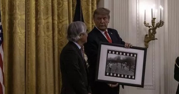 Nhiếp ảnh gia Nick Ut tiết lộ hậu trường chuyện ông Trump tặng huân ...