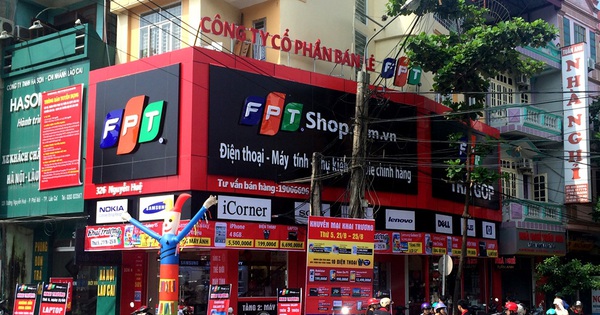 Nhân viên FPT Shop lấy dữ liệu trong laptop của khách, sẽ giải quyết ra ...