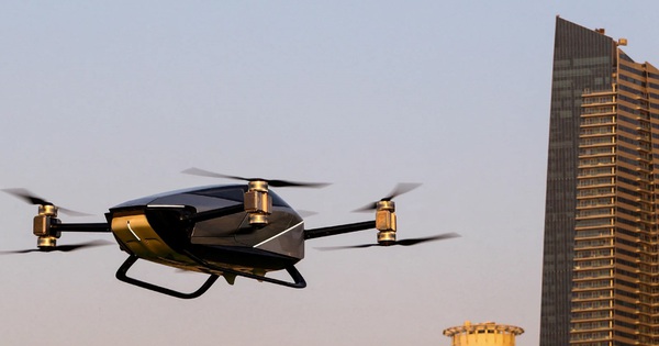 Ôtô bay của Trung Quốc trình diễn lần đầu tiên ở nước ngoài - Tuổi Trẻ ...