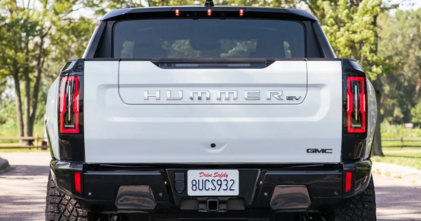 Thay cặp đèn hậu trên Hummer mới sẽ tiêu tốn của người dùng 170 triệu ...