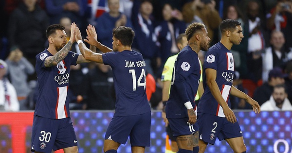 Messi sút phạt thần sầu giúp PSG lấy lại ngôi đầu bảng - Tuổi Trẻ Online