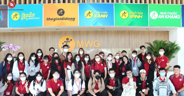 Sinh viên ĐH Ngoại thương tham quan thực tế tại MWG - Tuổi Trẻ Online
