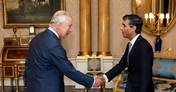 Thách thức chờ tân thủ tướng trẻ nhất 200 năm qua của Anh - Tuổi Trẻ Online