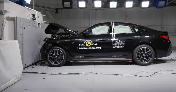 Sedan điện mới BMW i4 gây thất vọng về độ an toàn - Tuổi Trẻ Online