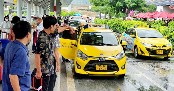 Taxi truyền thống đã thay đổi... - Tuổi Trẻ Online