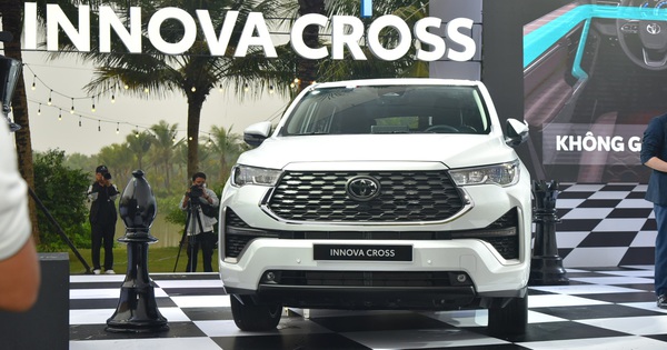 Toyota Innova Cross ra mắt: Giá từ 810 triệu đồng, đe dọa Hyundai ...