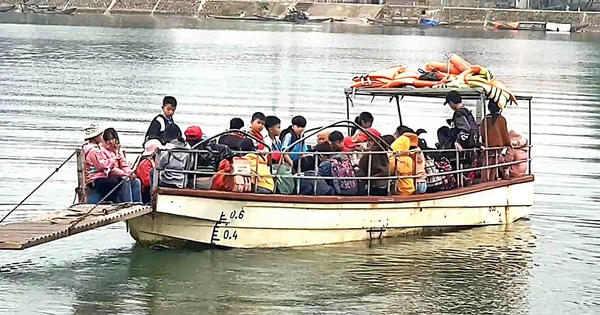 Đò ngang không áo phao: 'Đùa' với tử thần - Tuổi Trẻ Online