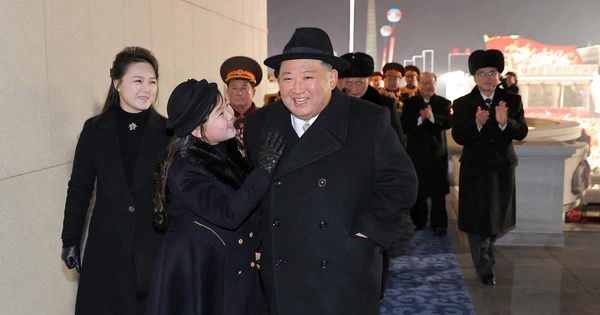 Con gái ông Kim Jong Un gây chú ý ở sự kiện quân sự - Tuổi Trẻ Online
