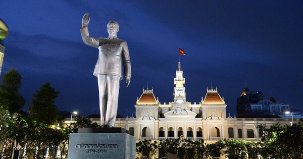 Cận cảnh trụ sở HĐND và UBND TP.HCM vừa được mở cửa đón khách tham quan ...