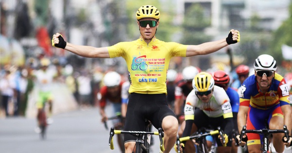 Petr Rikunov kéo dài kỷ lục sau 4km cuối nghẹt thở - Tuổi Trẻ Online