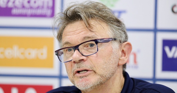 HLV Philippe Troussier: 'Hai bàn thua từ ném biên do thiếu tập trung và ...