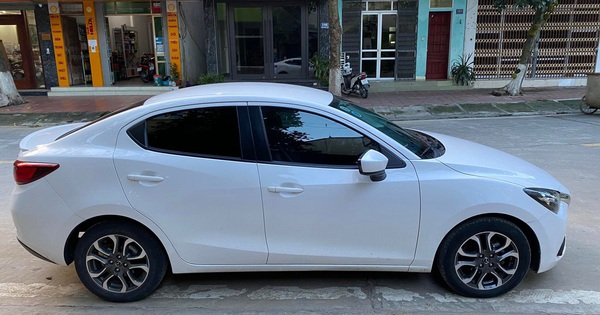 'Mazda2 không chật như lời đồn, xe nhìn sang và chạy bốc' - Tuổi Trẻ Online