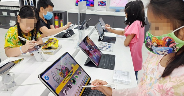 Trẻ em Việt dùng Internet quá mức, cha mẹ phải làm sao? - Tuổi Trẻ Online