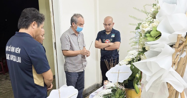 Bầu Đức đến viếng các thành viên CLB Hoàng Anh Gia Lai tử nạn - Tuổi Trẻ Online