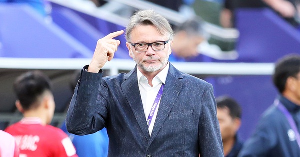 HLV Philippe Troussier cần sự ủng hộ - Tuổi Trẻ Online