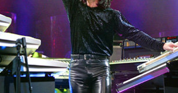 Yanni bắt tay với Disney - Tuổi Trẻ Online