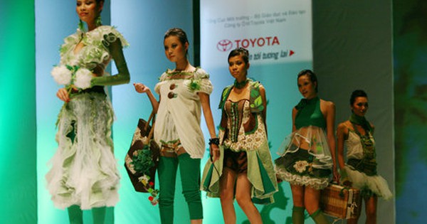 "Cơn gió màu xanh" đoạt giải nhất Go green fashion show - Tuổi Trẻ Online